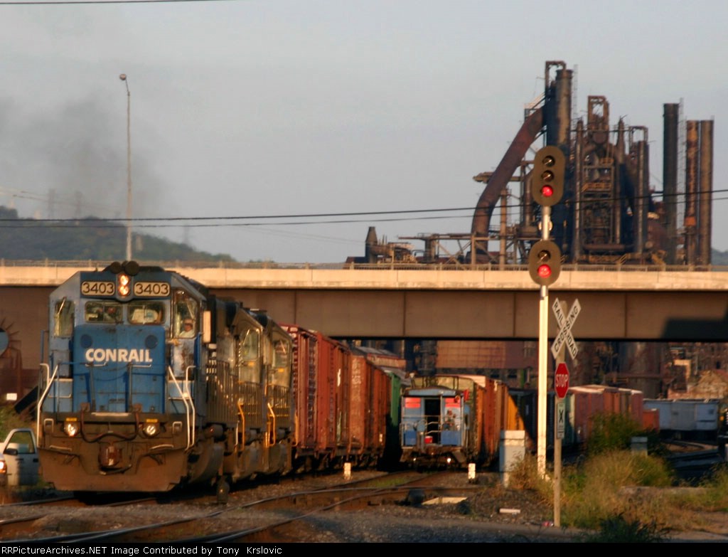 NS 3403 Blue unit in the lead